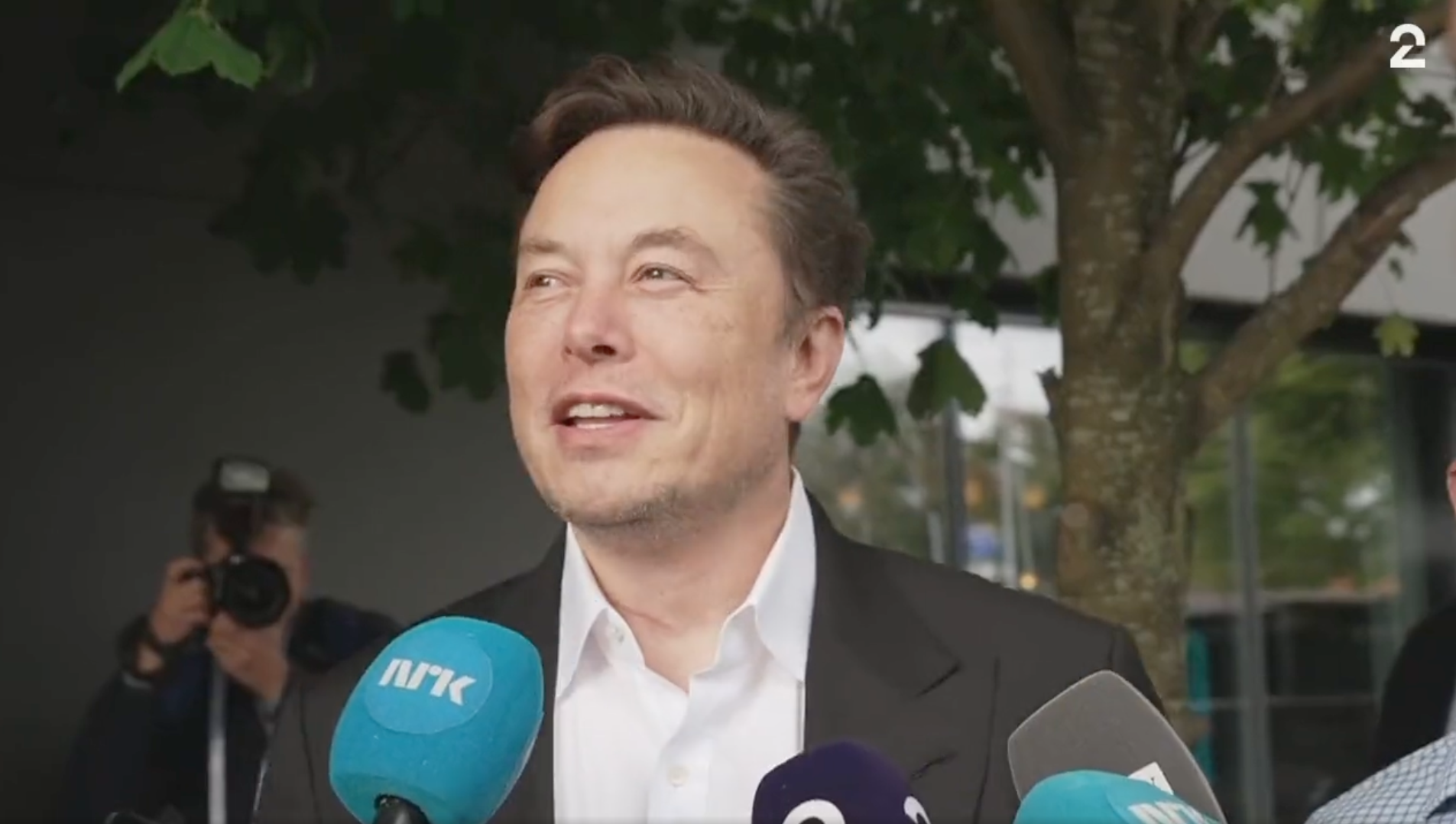 Elon Musk Conversation with Reporters (Only 4 minutes long and packed ...