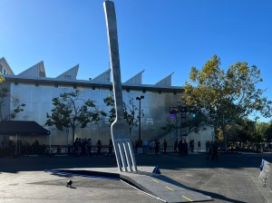 Giant fork in the road leads to Tesla’s Optimus AI